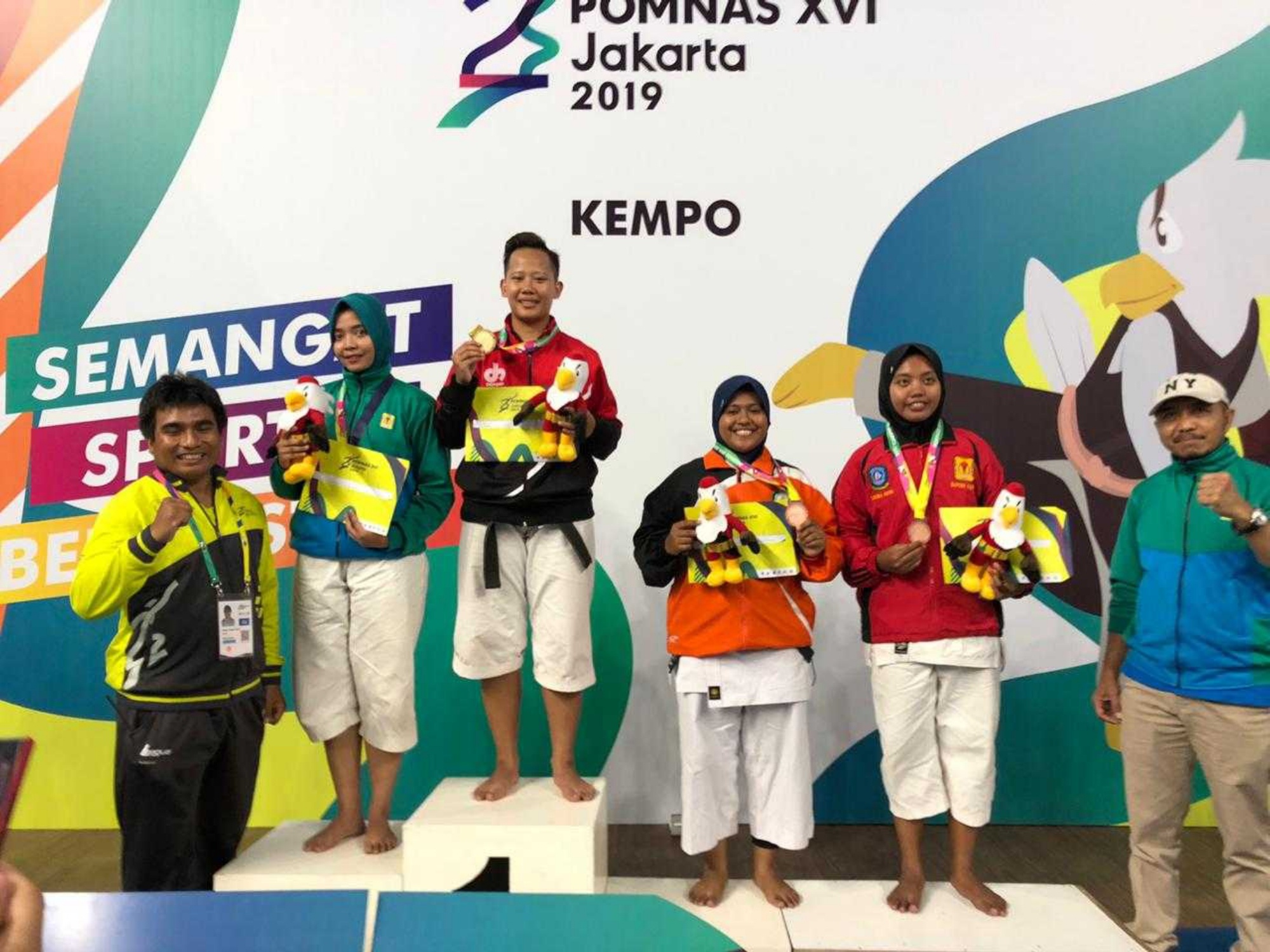 BELLA SUKMA PERAIH MEDALI EMAS DALAM KEJUARAAN KEMPO POMNAS XVI JAKARTA ...